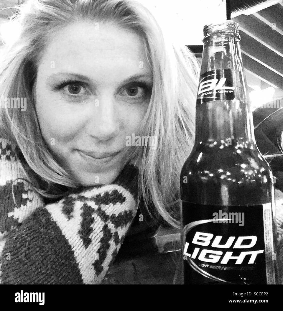 Bud light bottle hi-res stock photography and images - Alamy