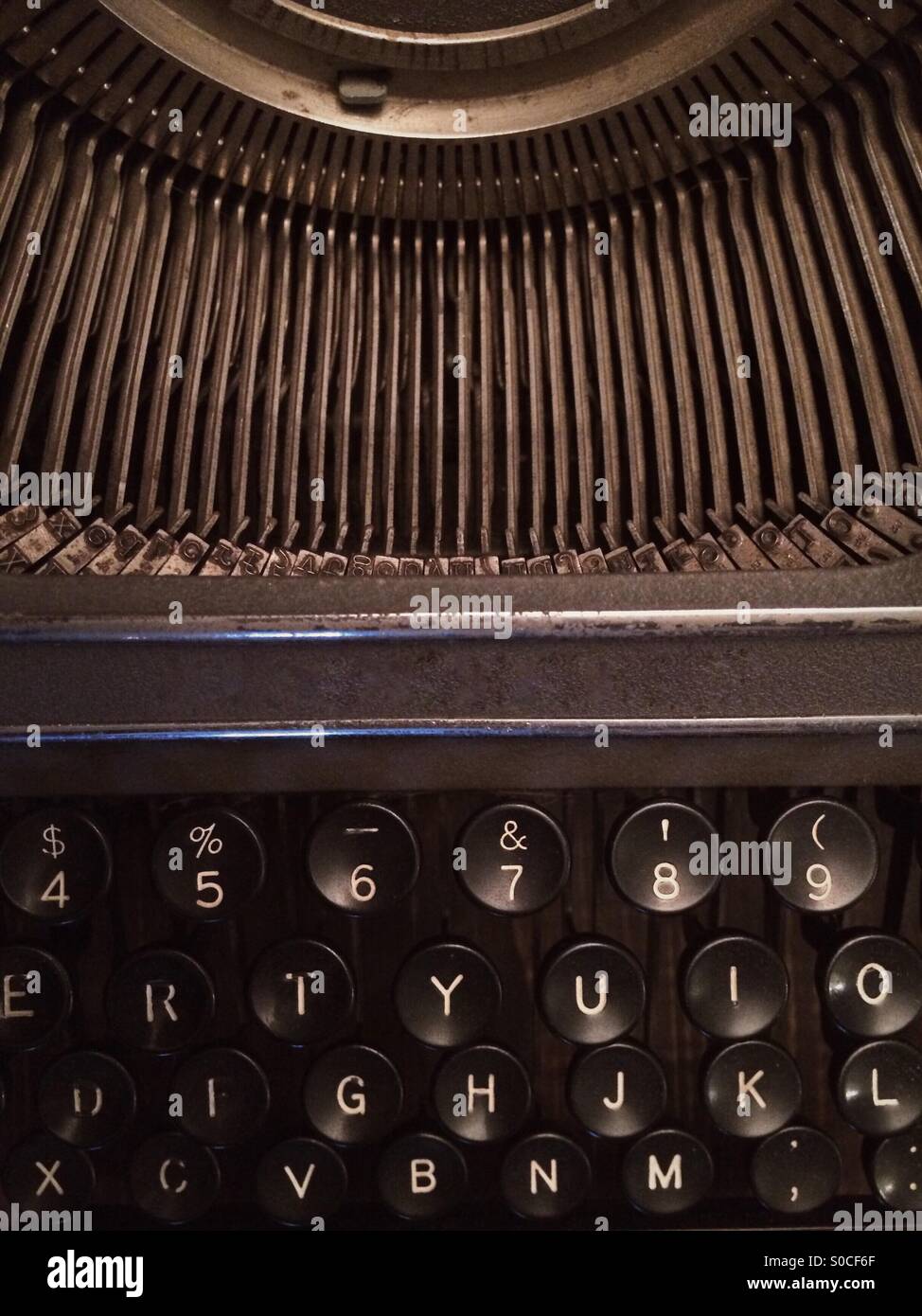 Old fashioned typewriter hi-res stock photography and images - Alamy