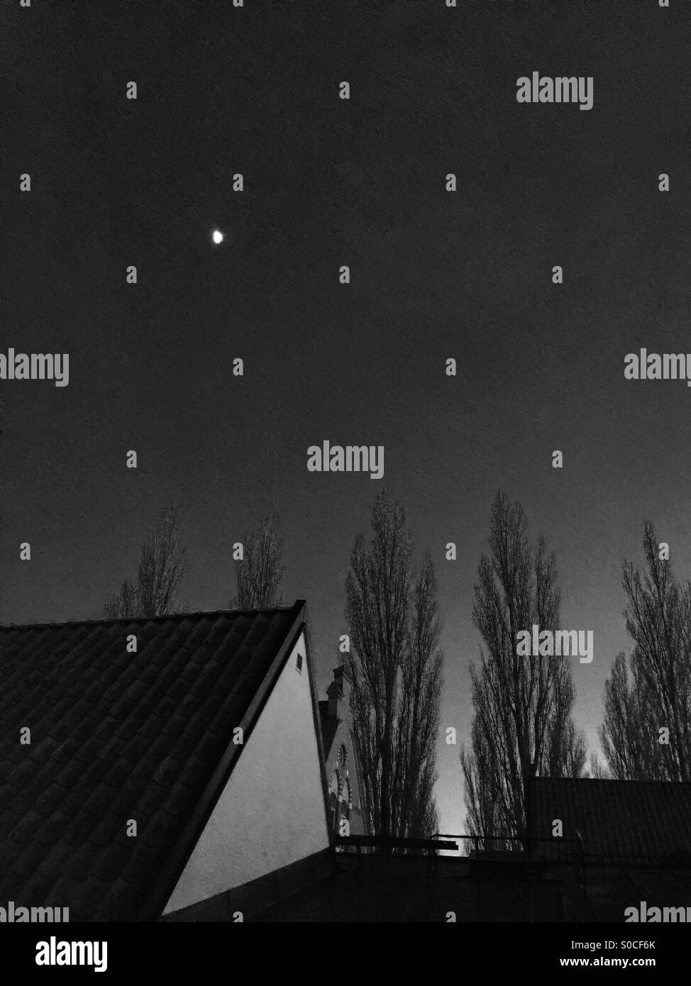 Night house moon hi-res stock photography and images - Alamy