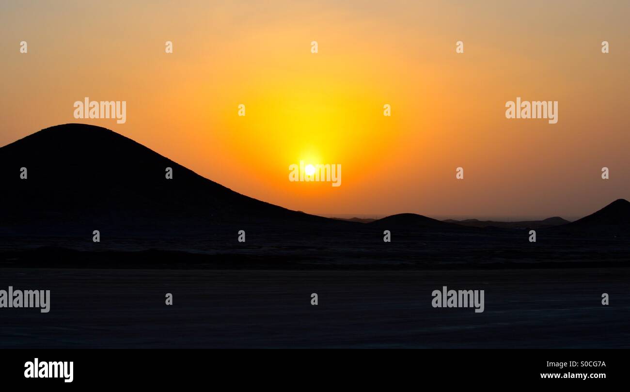 Saudi desert sunset hi-res stock photography and images - Alamy
