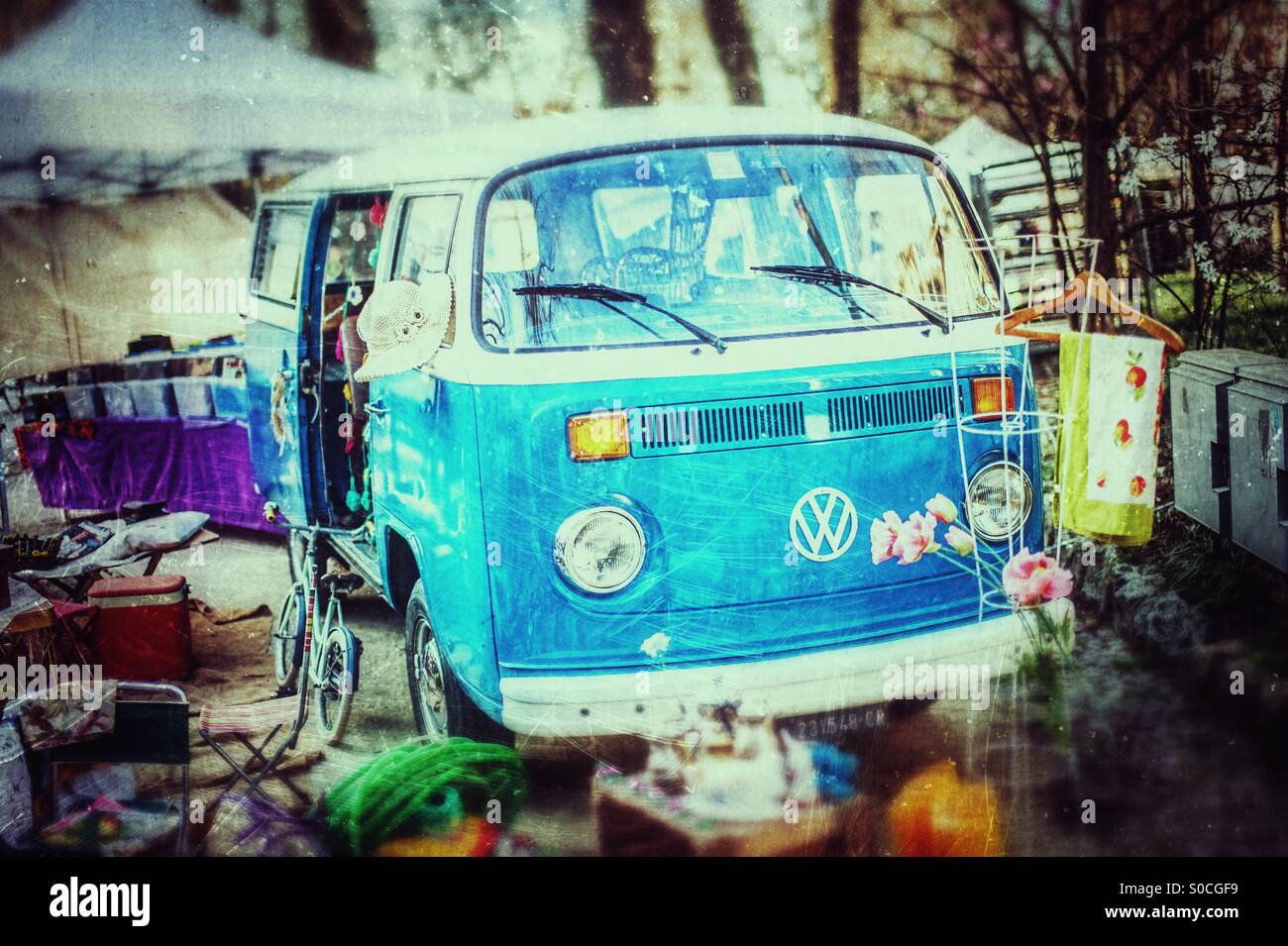 Kombi vw vintage shop Stock Photo - Alamy