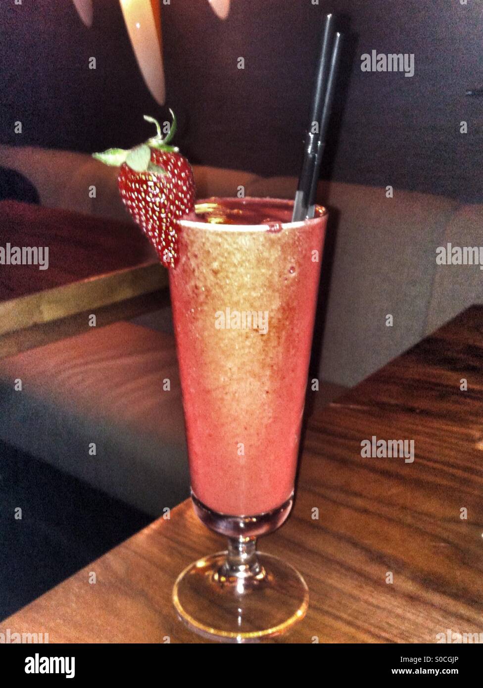 Girls cocktails hi-res stock photography and images - Alamy