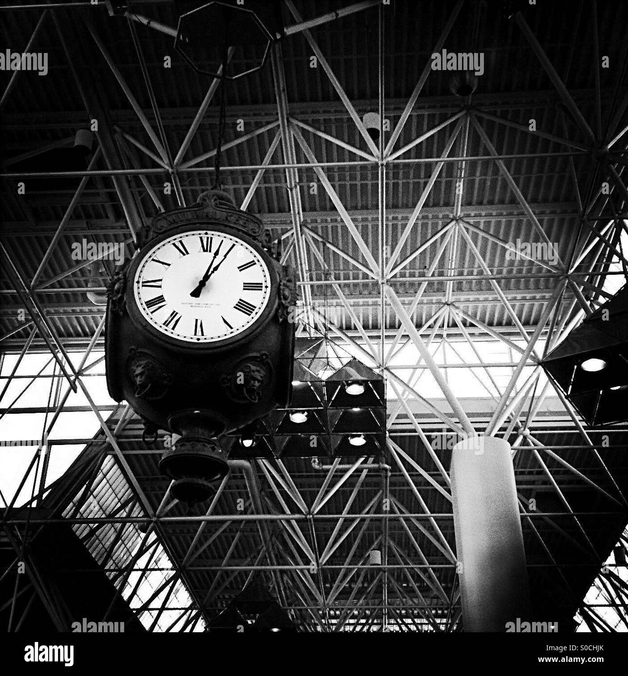 Running out of time clock Black and White Stock Photos & Images - Alamy