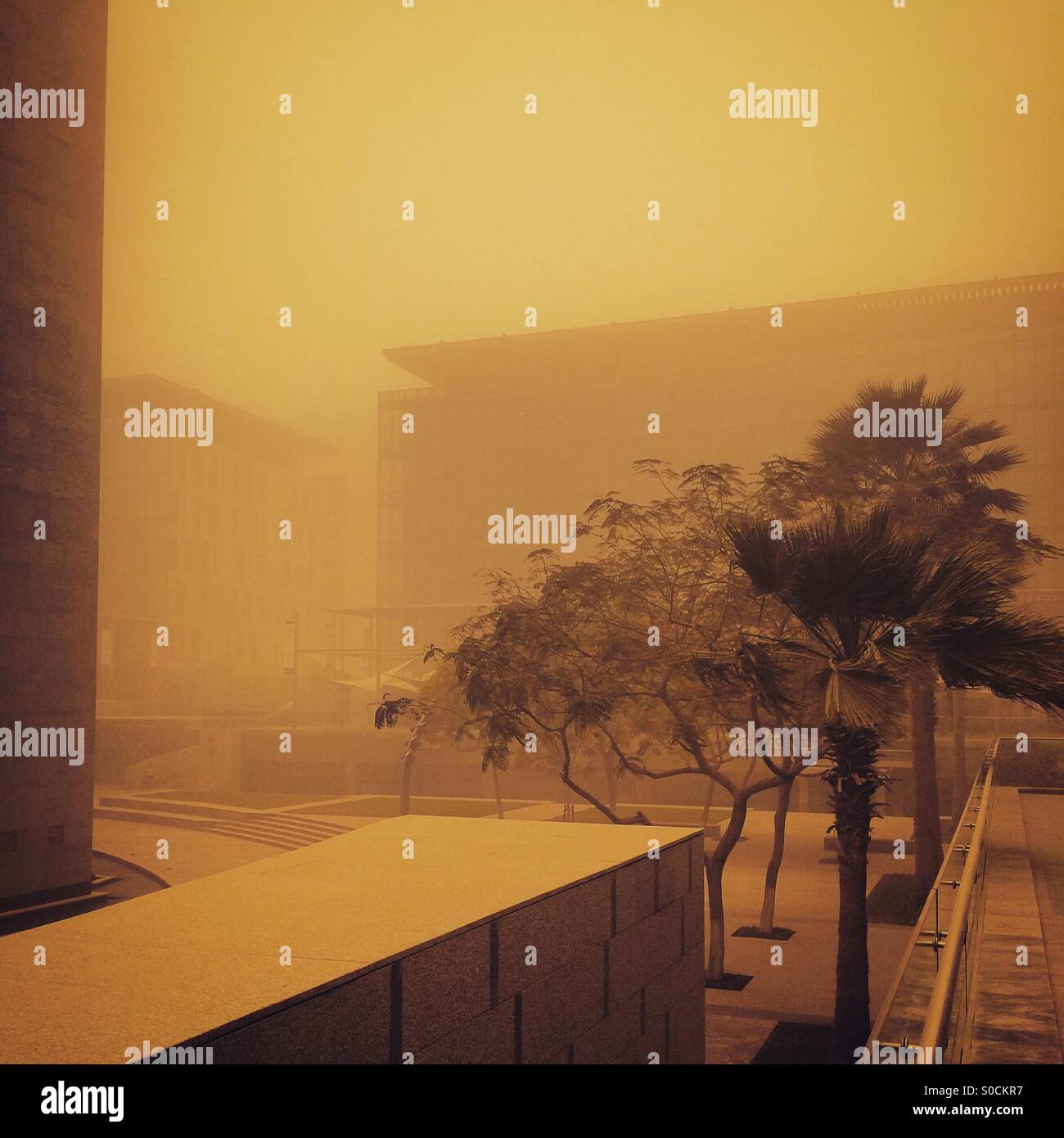 Dubai sandstorm hi-res stock photography and images - Alamy