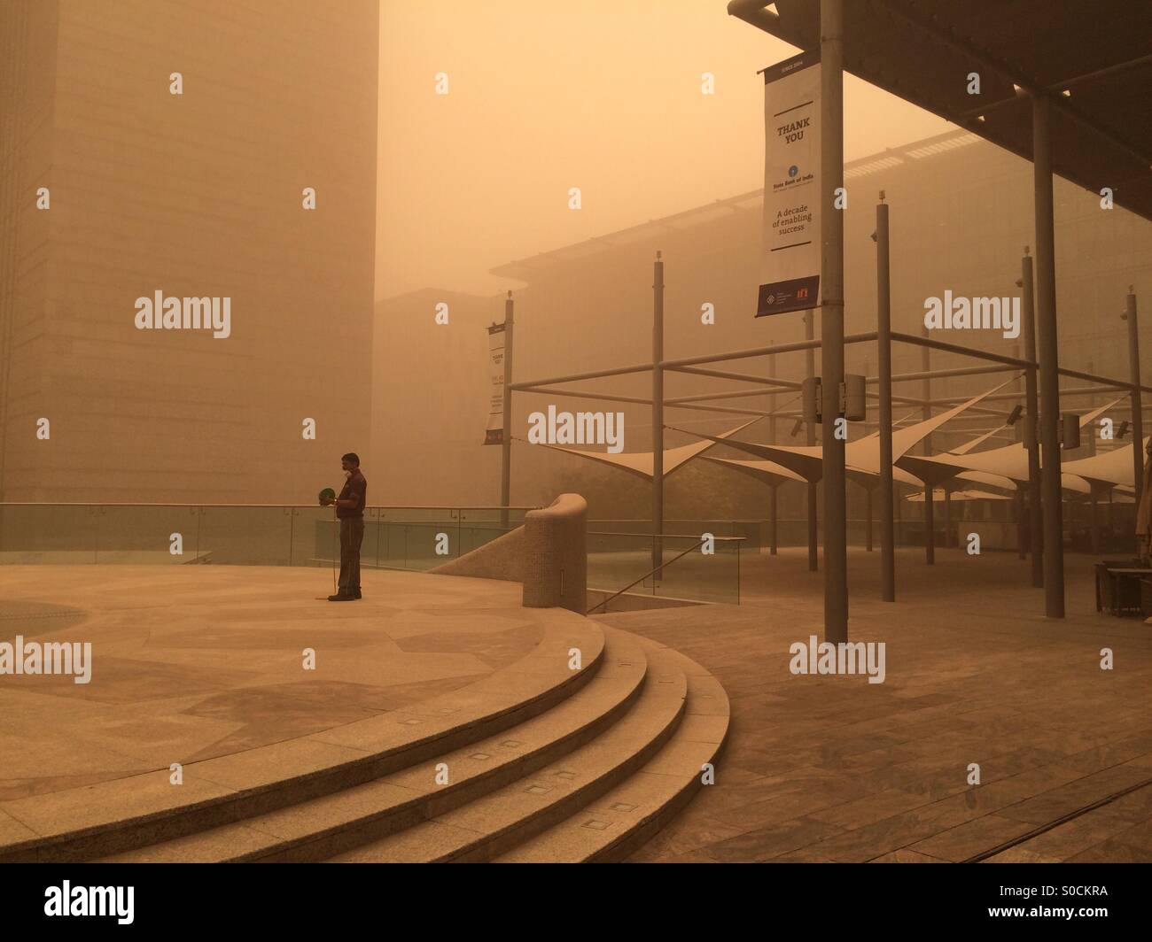 Dubai sandstorm hi-res stock photography and images - Alamy