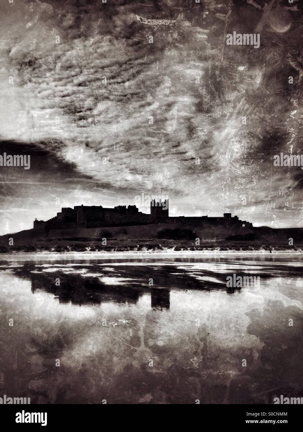 Bamborough castle hi-res stock photography and images - Alamy