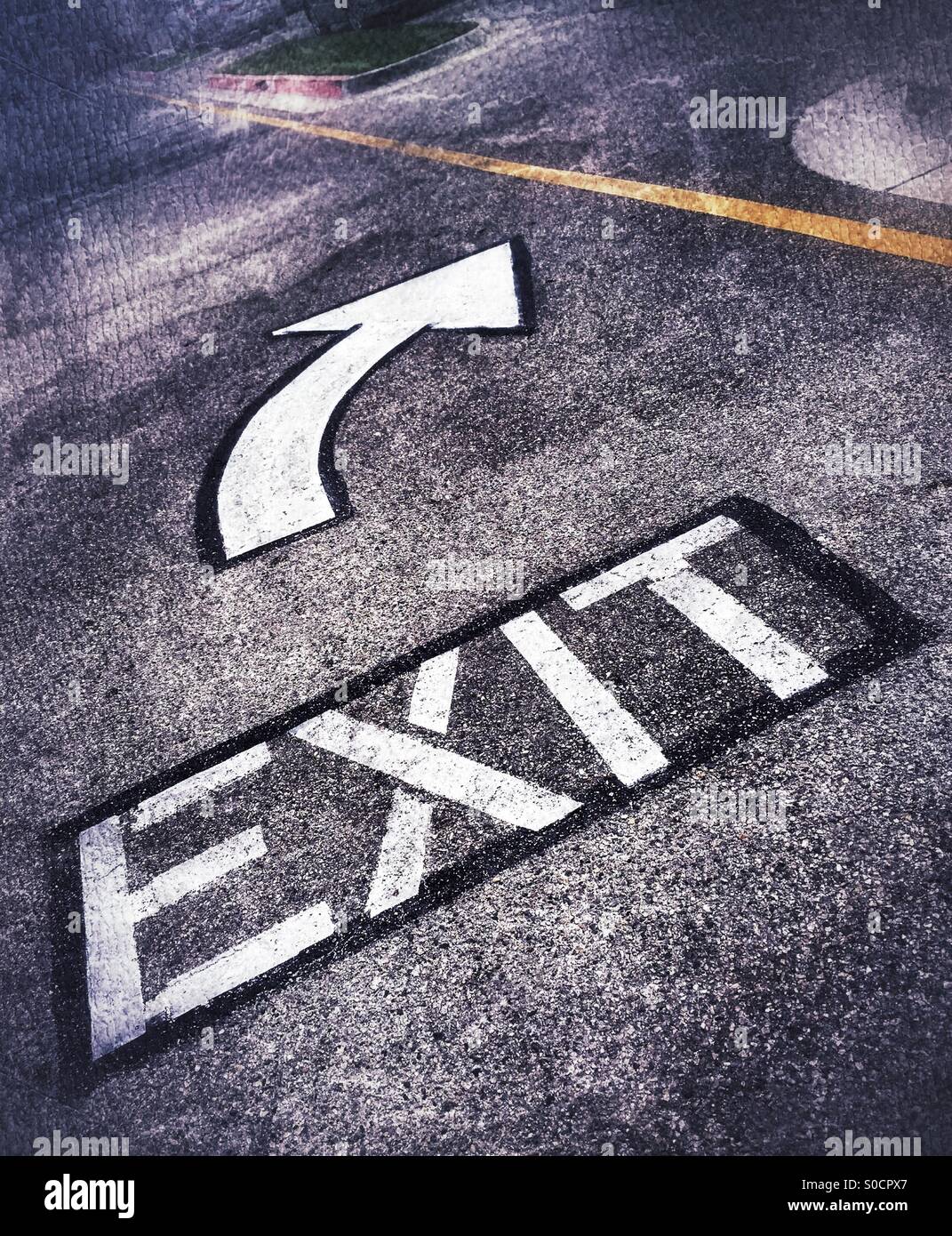 Arrow painted on pavement hi-res stock photography and images - Alamy