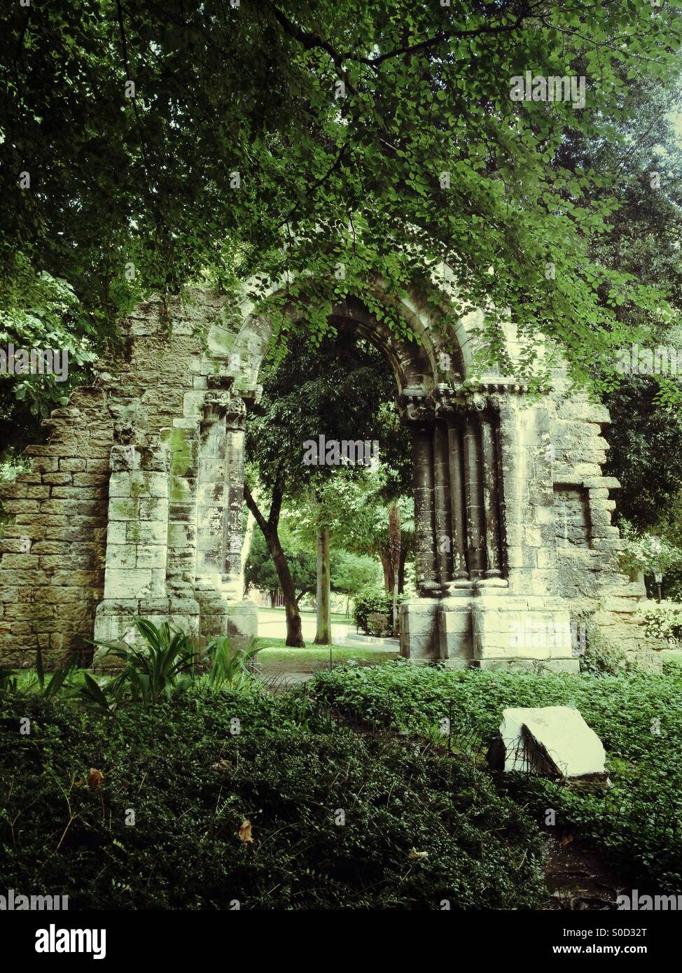 Ancient arch hi-res stock photography and images - Alamy