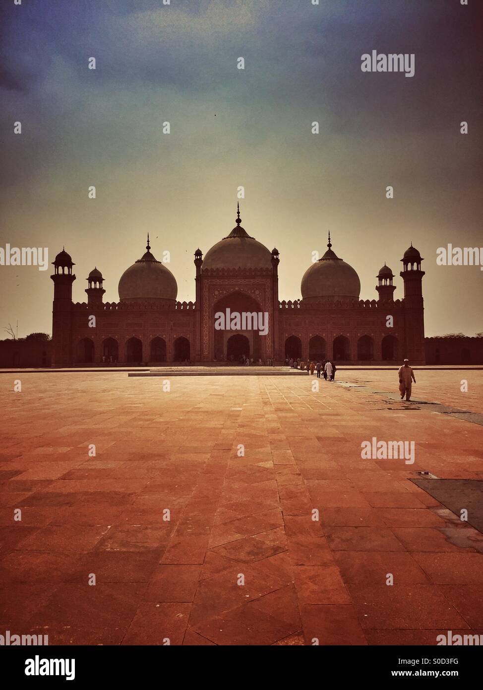 Badshahi mosque lahore hi-res stock photography and images - Alamy