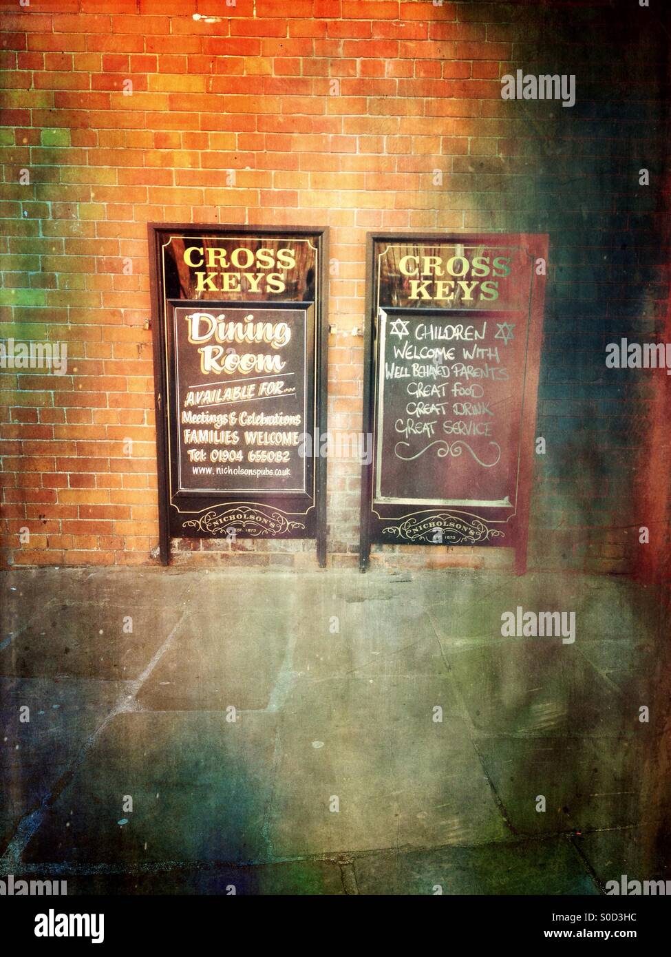 Pub signs hi-res stock photography and images - Alamy