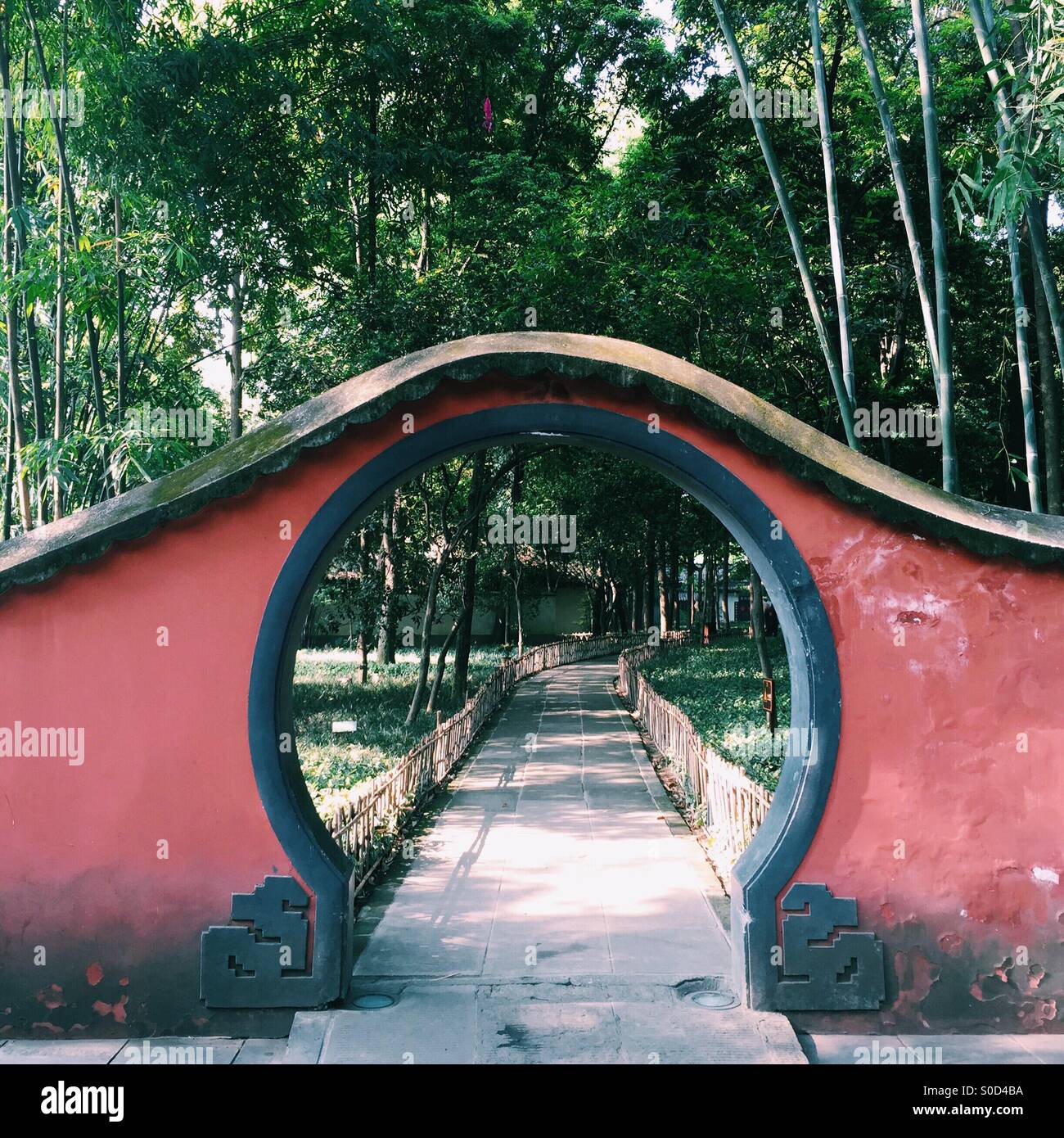 Round path hi-res stock photography and images - Alamy