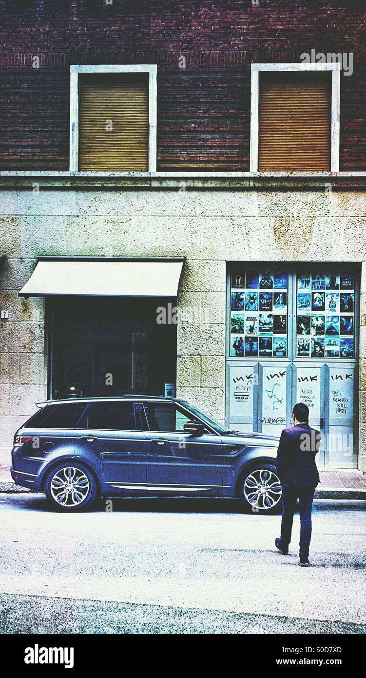 Man Crossing street going to his range rover suv Stock Photo - Alamy