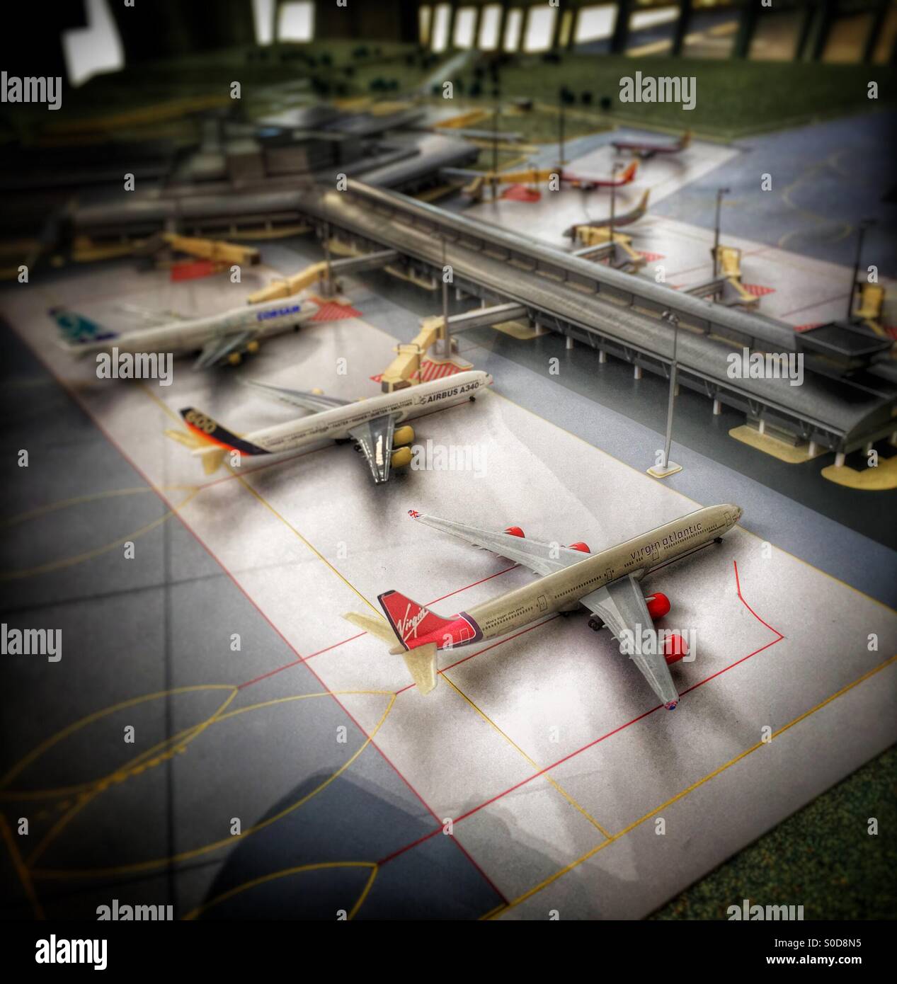 Airport scene hi-res stock photography and images - Alamy