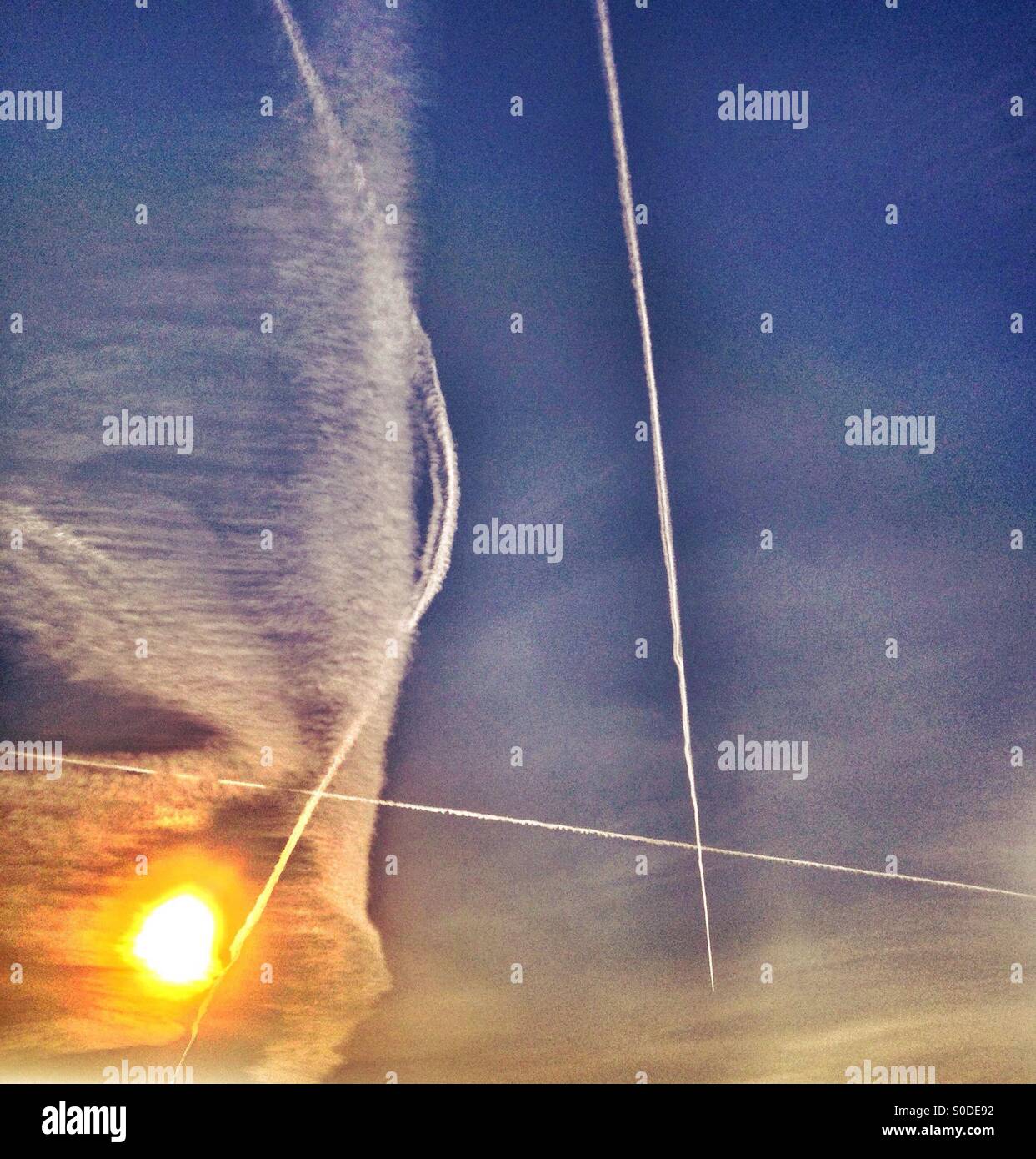 Vapour trail sunset hi-res stock photography and images - Alamy