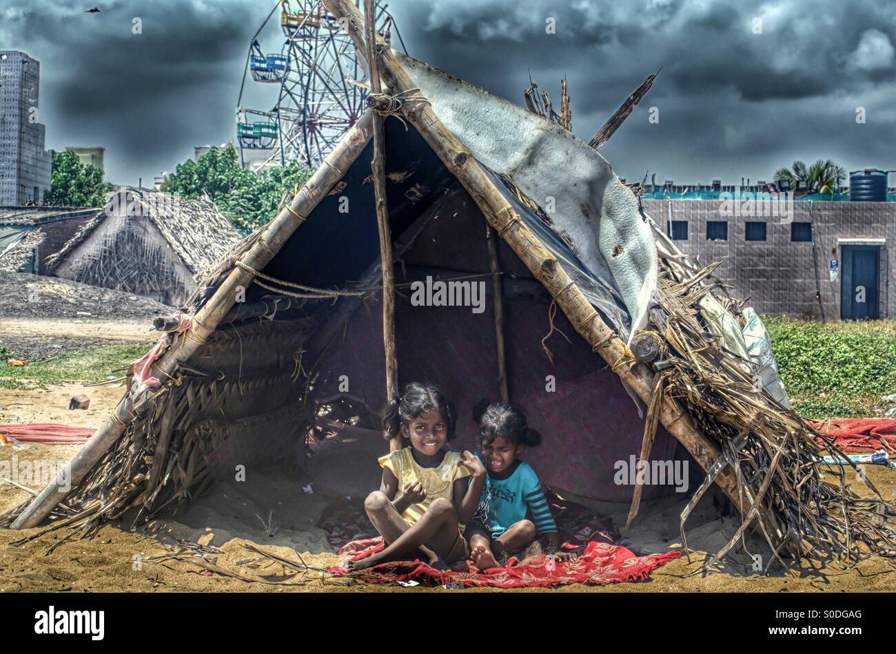 Sister play hi-res stock photography and images - Alamy
