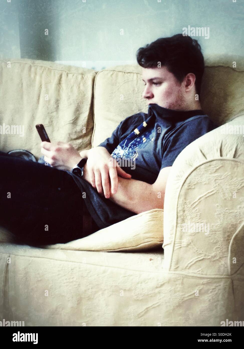 Young man texting Stock Photo - Alamy