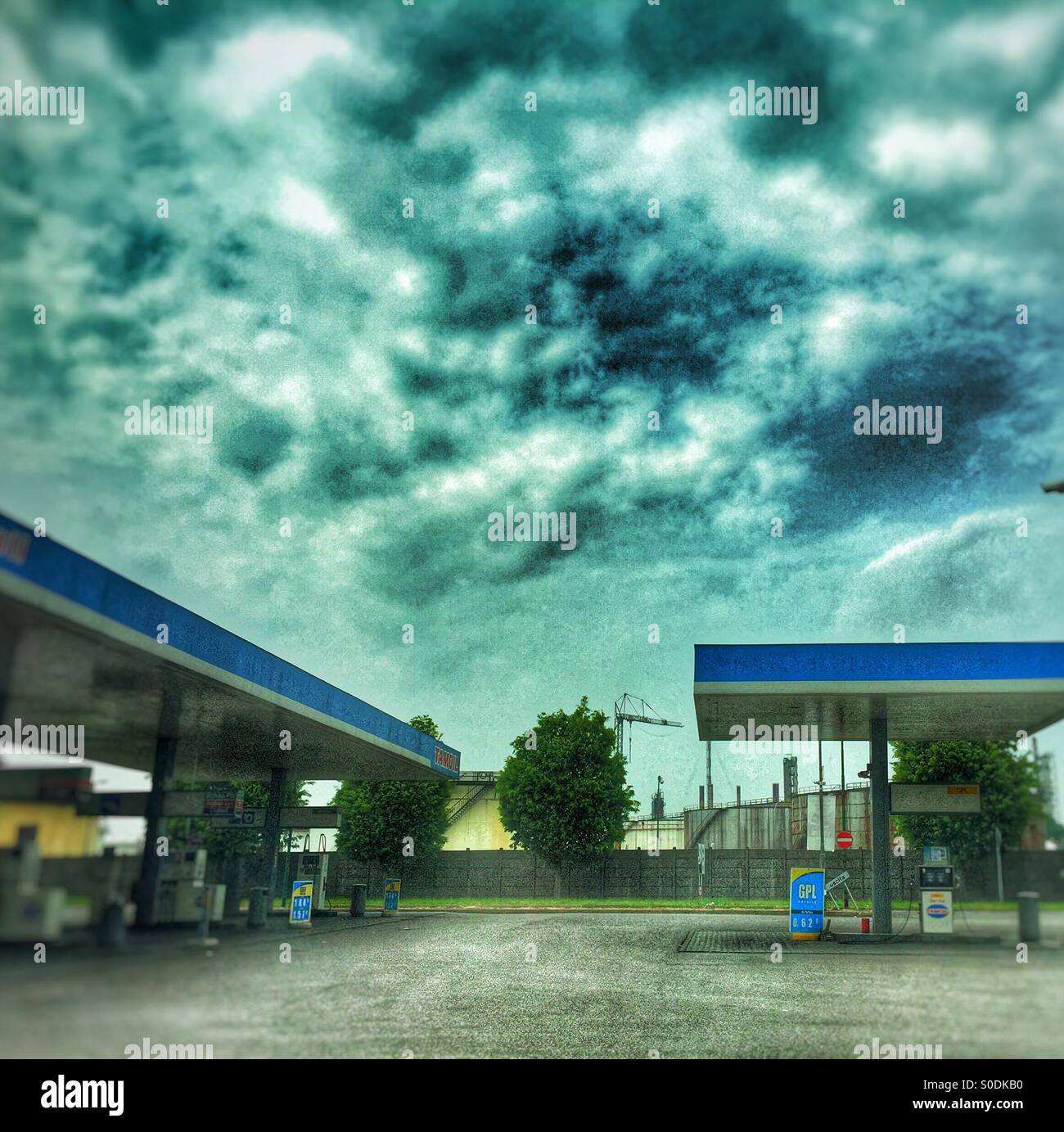 Road fill hi-res stock photography and images - Alamy