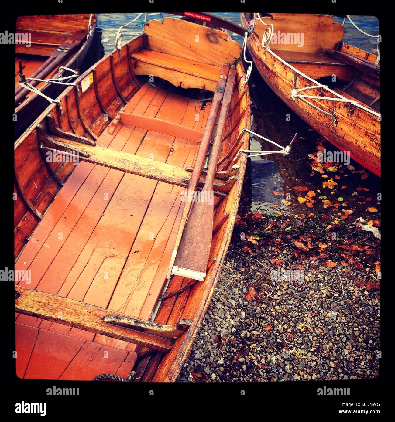 Lakeside boats hi-res stock photography and images - Alamy