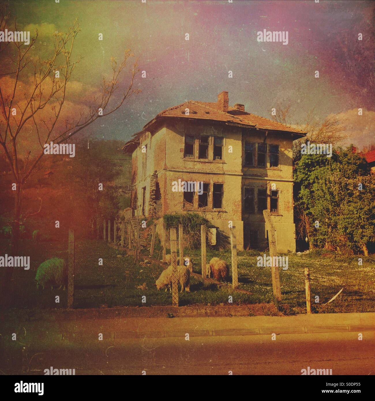 Old rusty house hi-res stock photography and images - Alamy