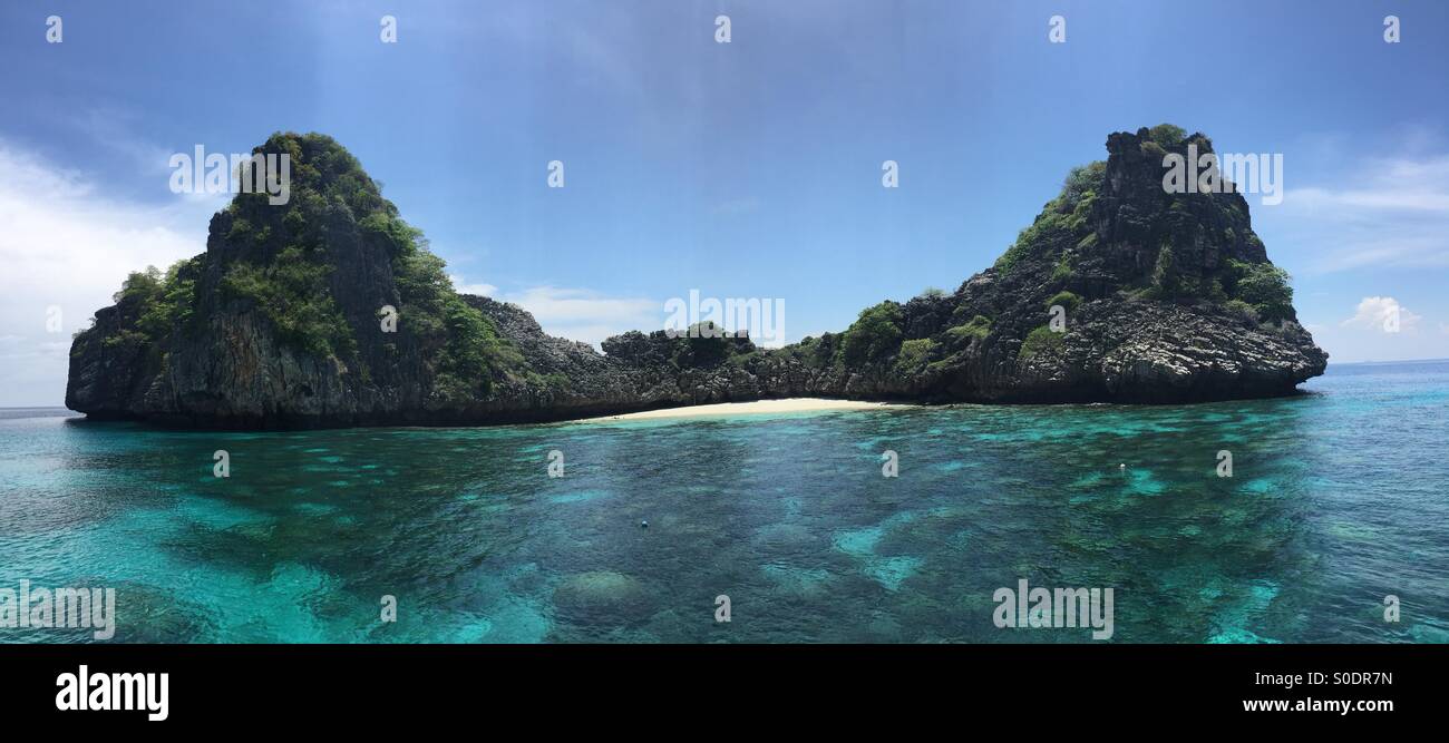 Blue coral island hi-res stock photography and images - Alamy