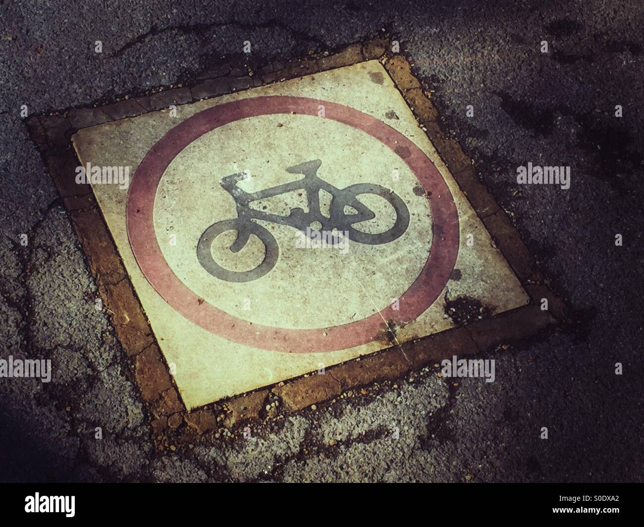 Cycle safety hi-res stock photography and images - Alamy