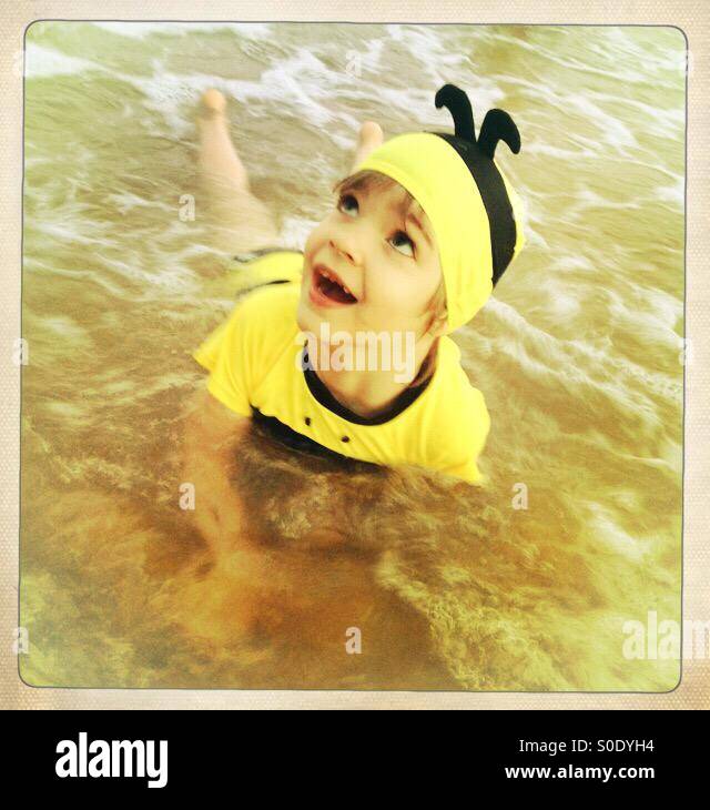 Child bee hi-res stock photography and images - Alamy