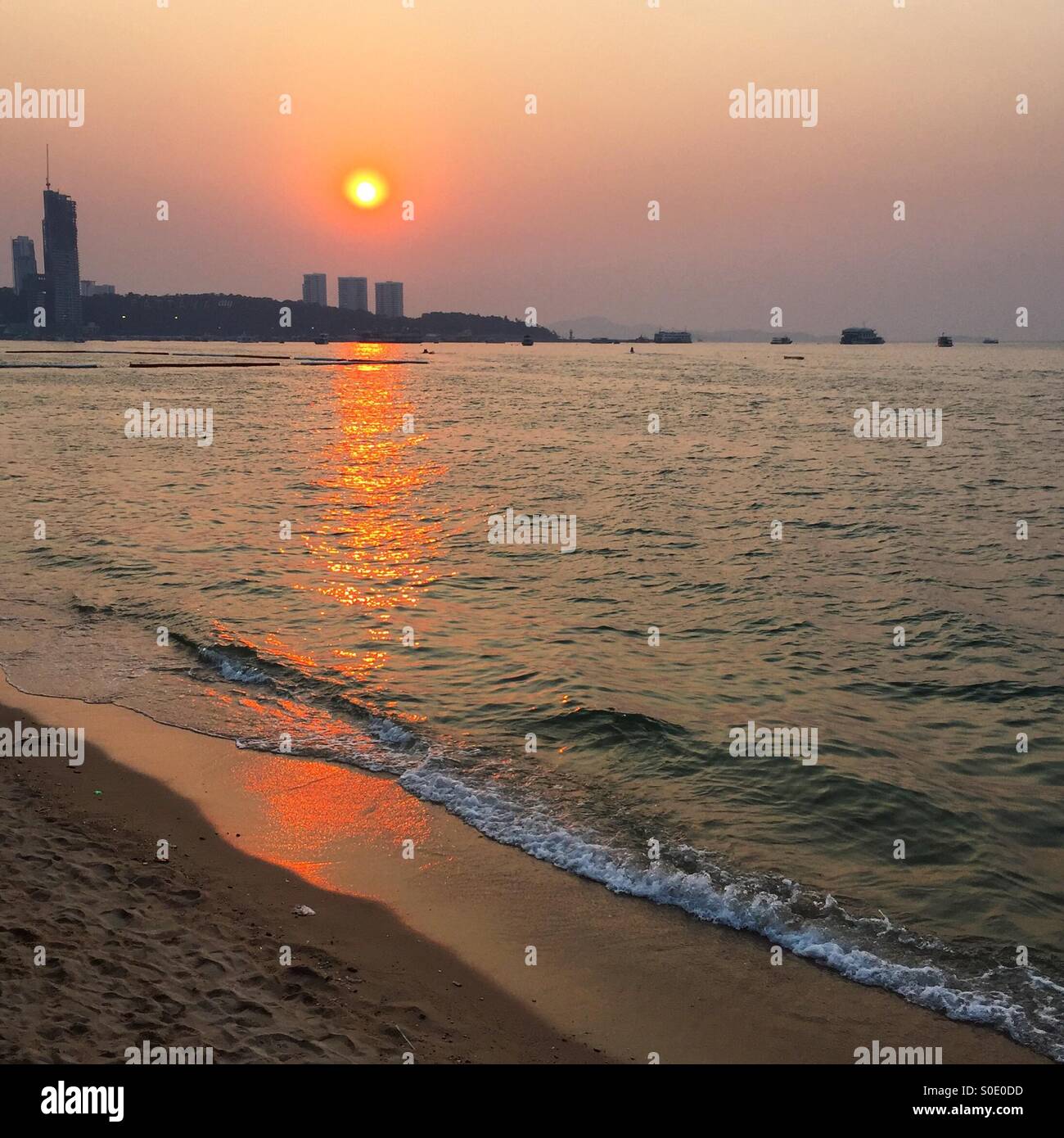 Pattaya beach city hi-res stock photography and images - Alamy