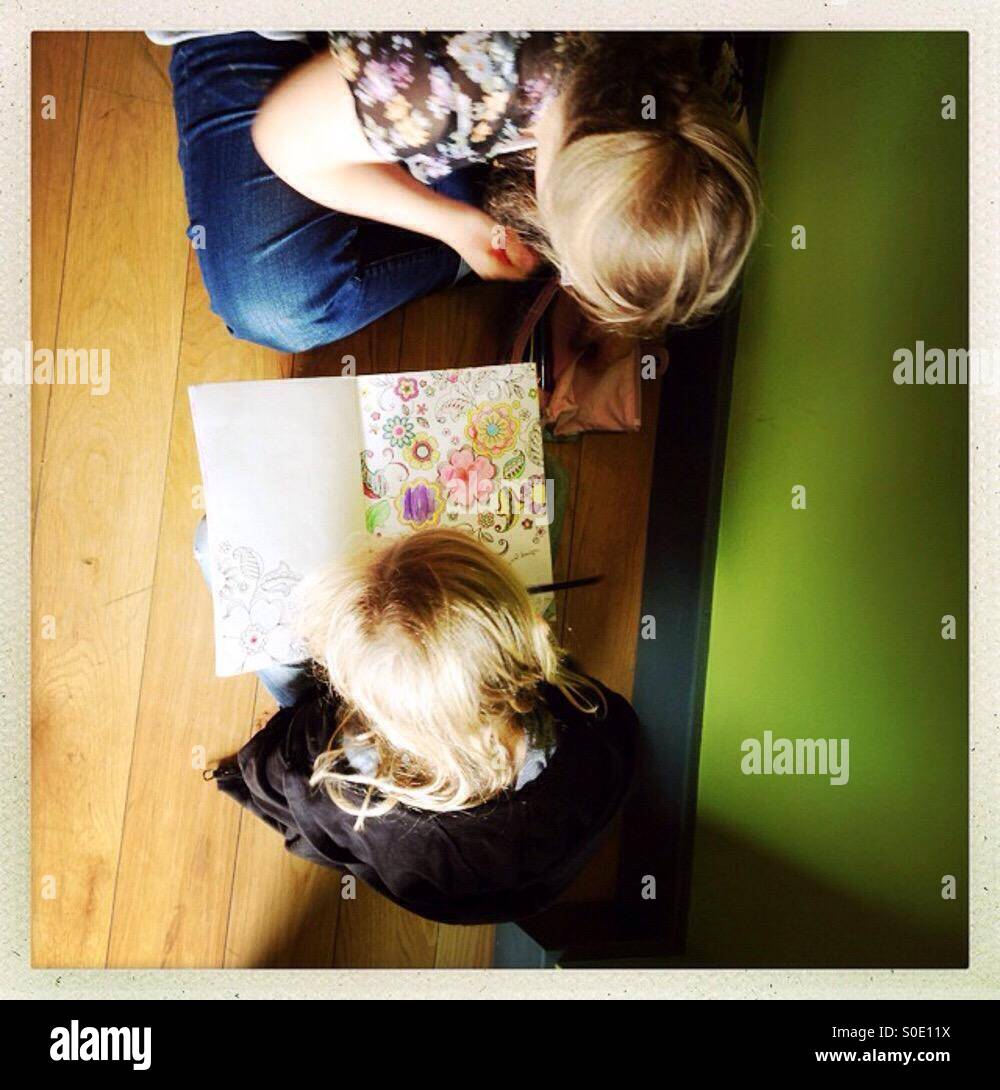 Kids drawing hi-res stock photography and images - Alamy