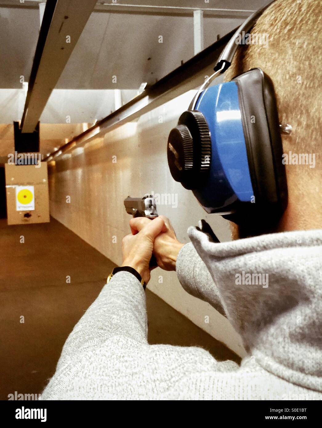 Pistol target hi-res stock photography and images - Alamy