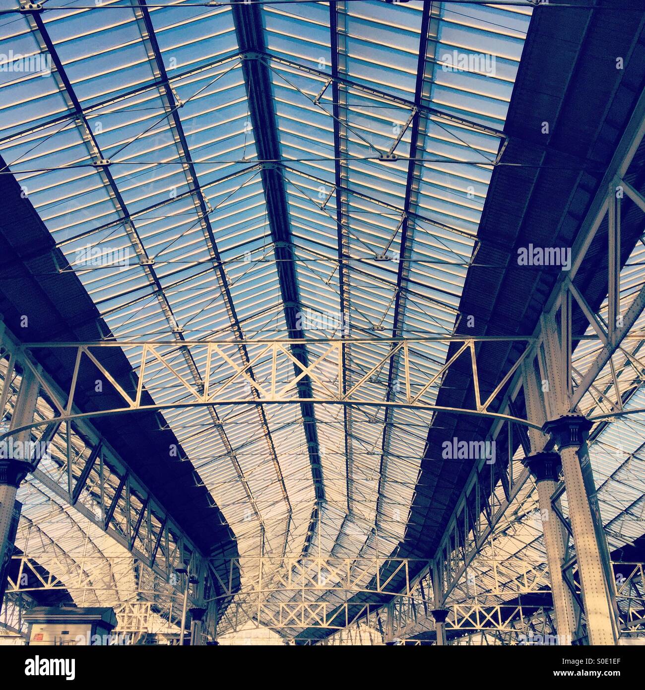 Waterloo station london roof hi-res stock photography and images - Alamy