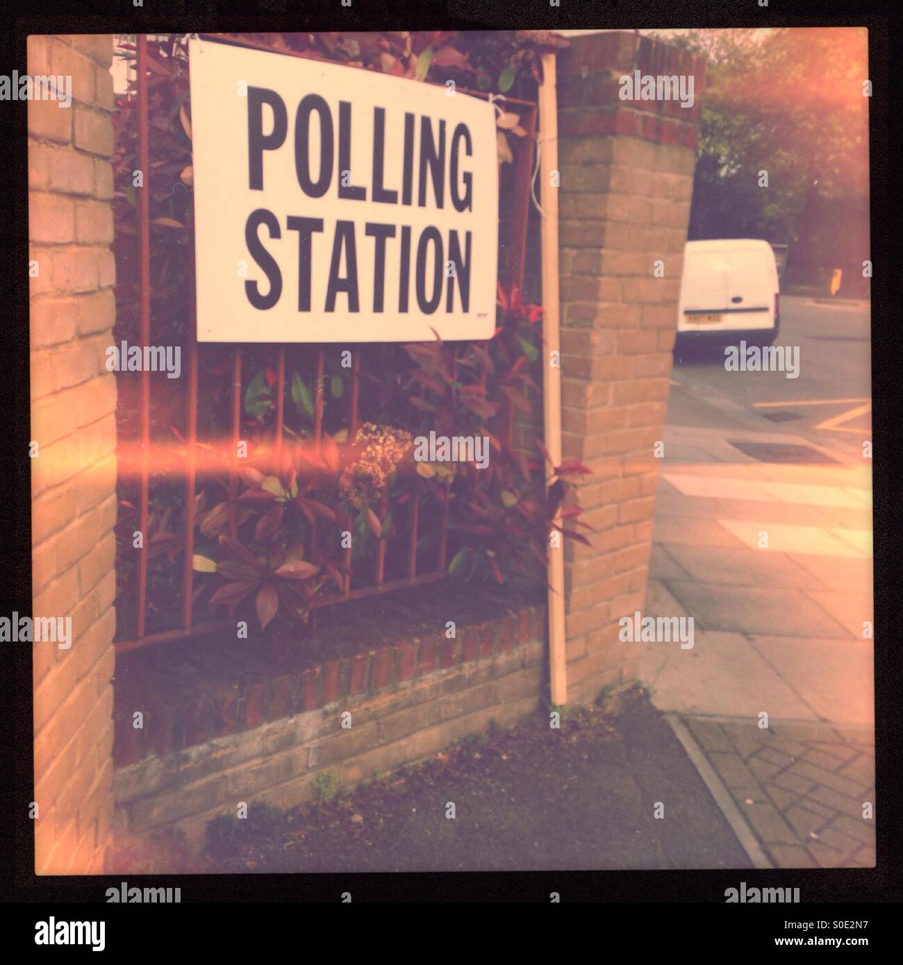 Polling station sign Stock Photo - Alamy