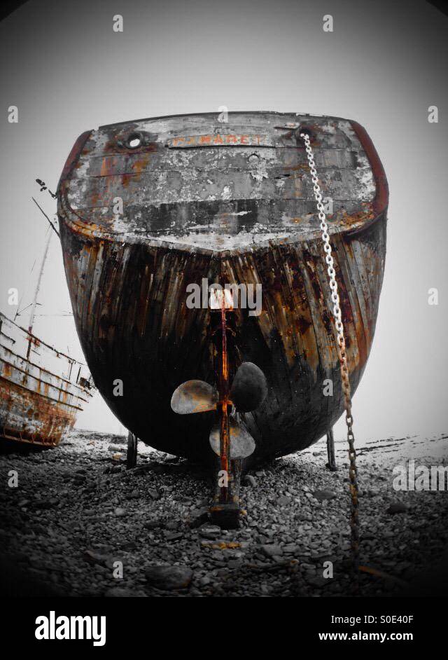 Shipwrecked boat hi-res stock photography and images - Alamy