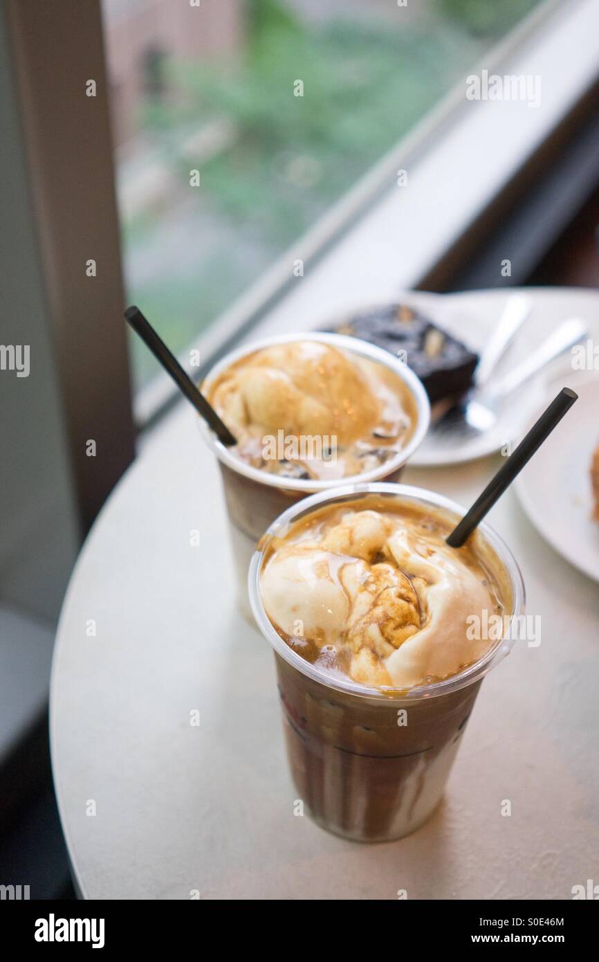 Cafe ice cream coffee shop hi-res stock photography and images - Alamy