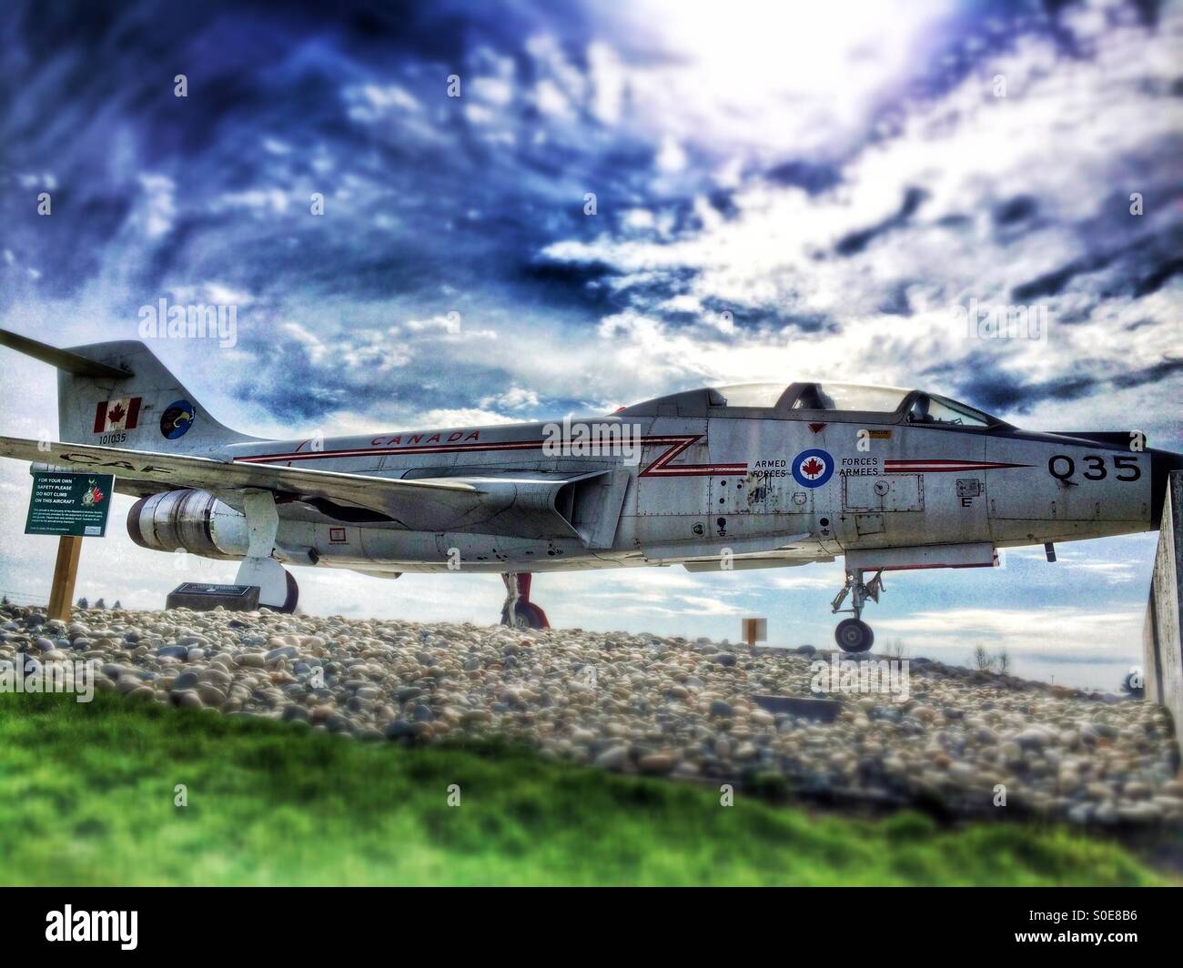 Royal canadian air force fighter jet hi-res stock photography and ...