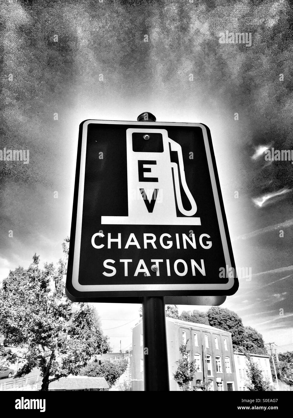 Ev sign hi-res stock photography and images - Alamy