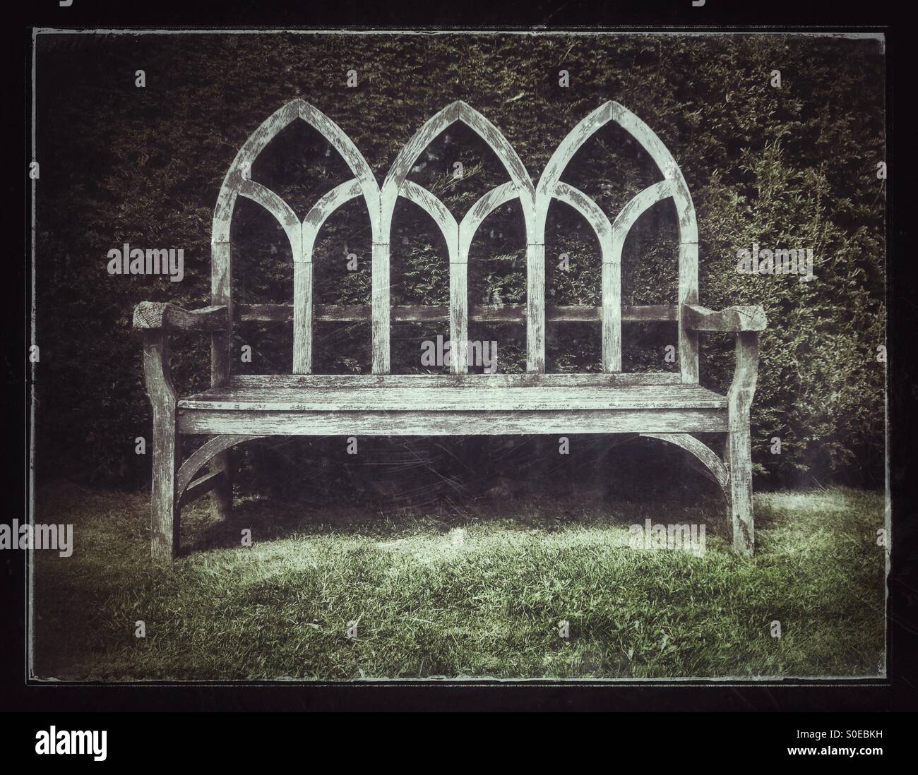 Ornate garden seating hi-res stock photography and images - Alamy