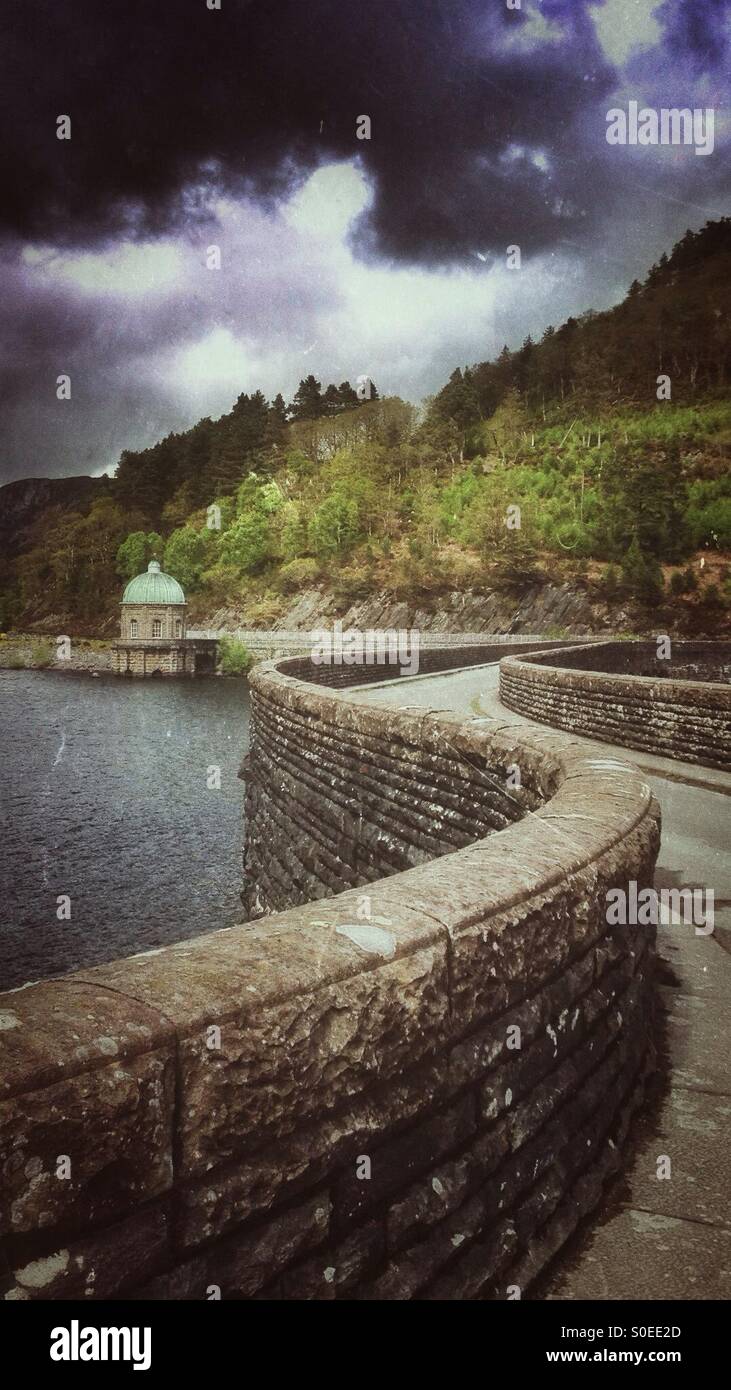 Garreg-ddu Reservoir Dam and water tower, Elan Valley near Rhayader ...