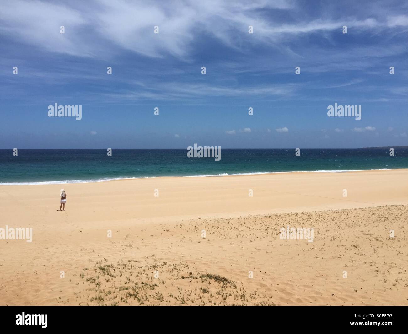 Lone beach hi-res stock photography and images - Alamy