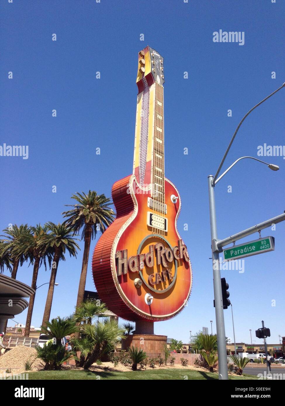 Paradise street sign hi-res stock photography and images - Alamy