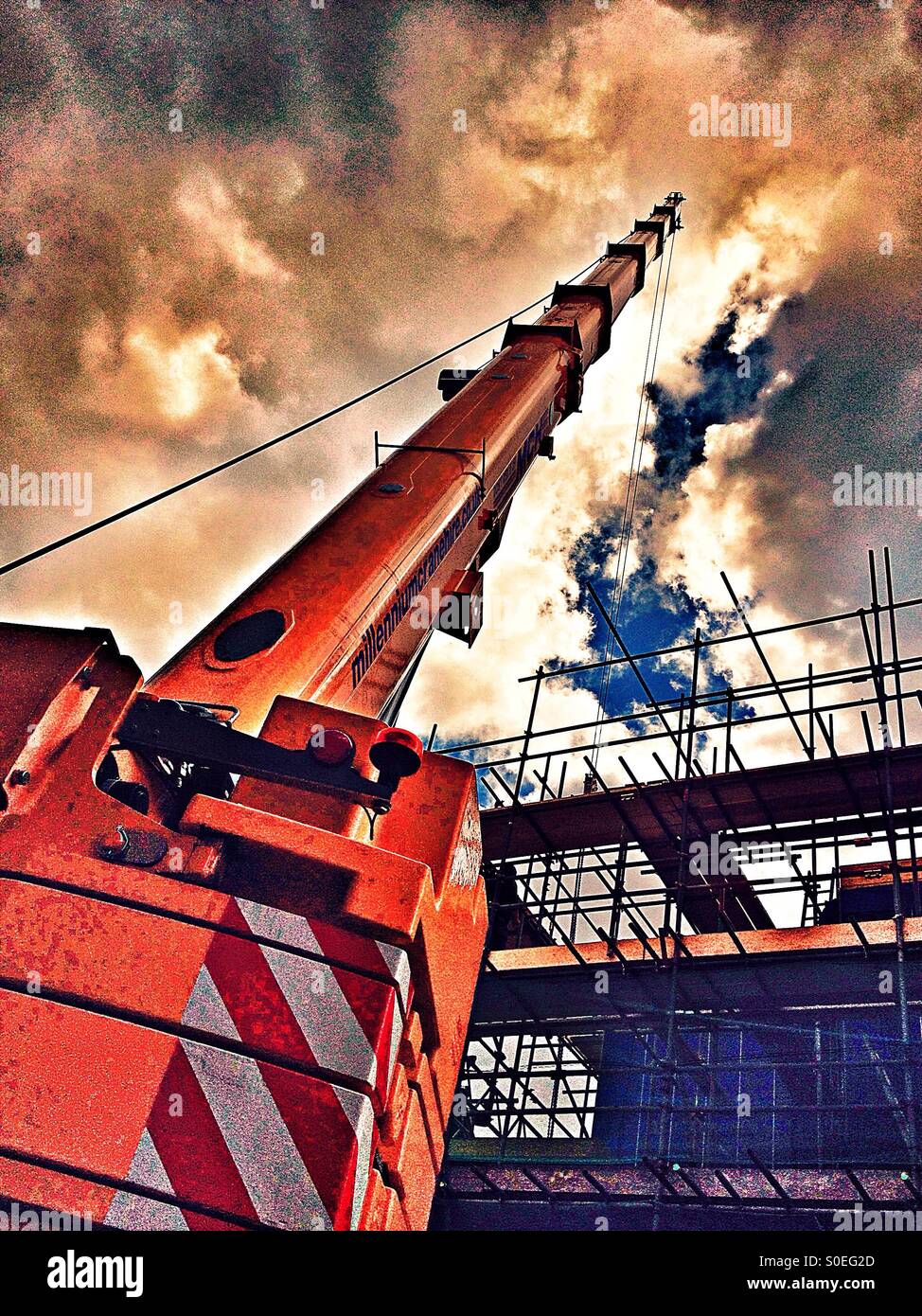Extended crane hi-res stock photography and images - Alamy