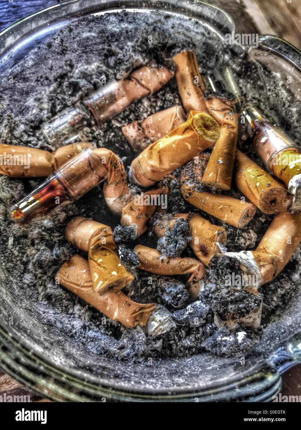 Ash tray hi-res stock photography and images - Alamy