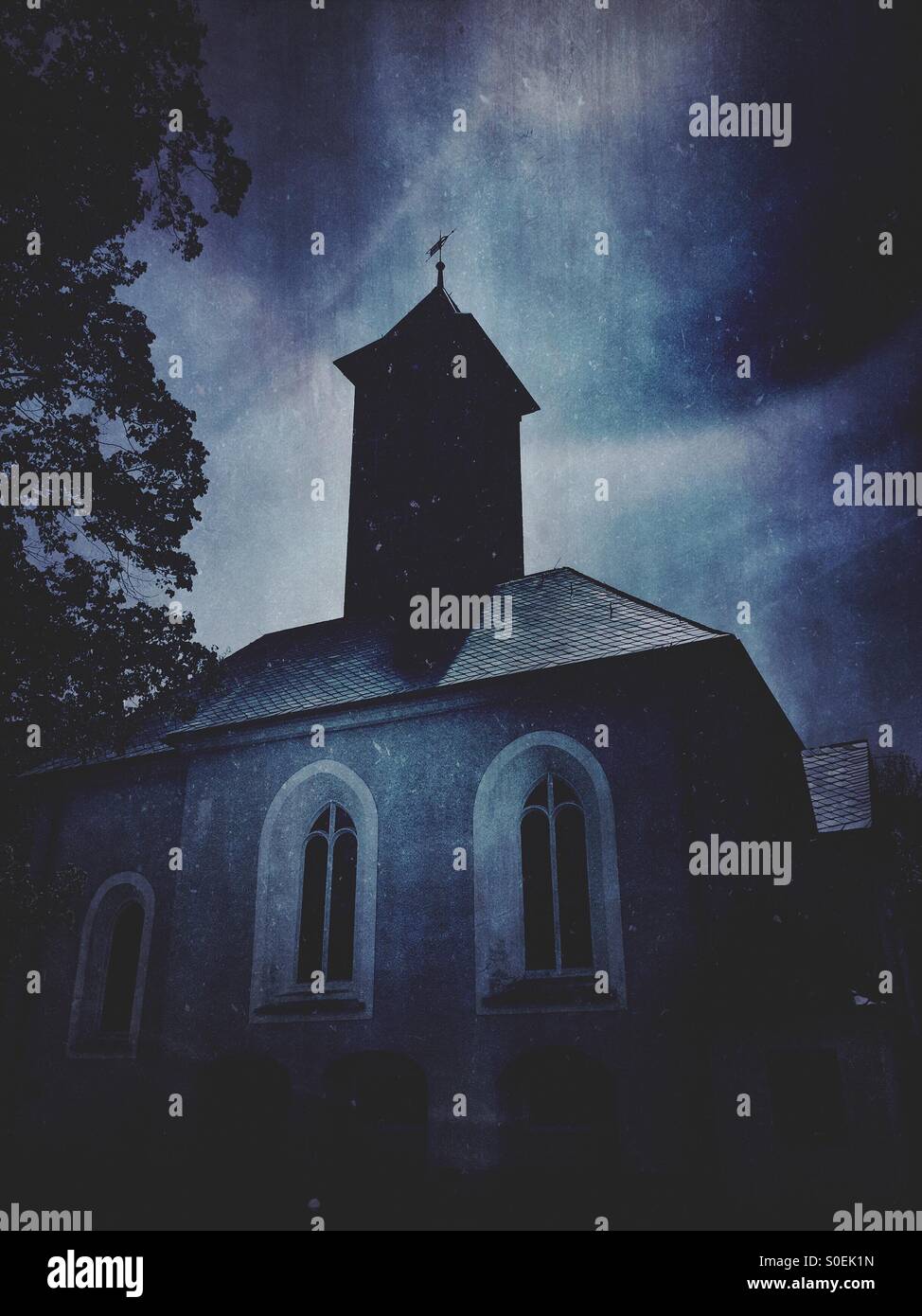 Scary house exterior hi-res stock photography and images - Alamy