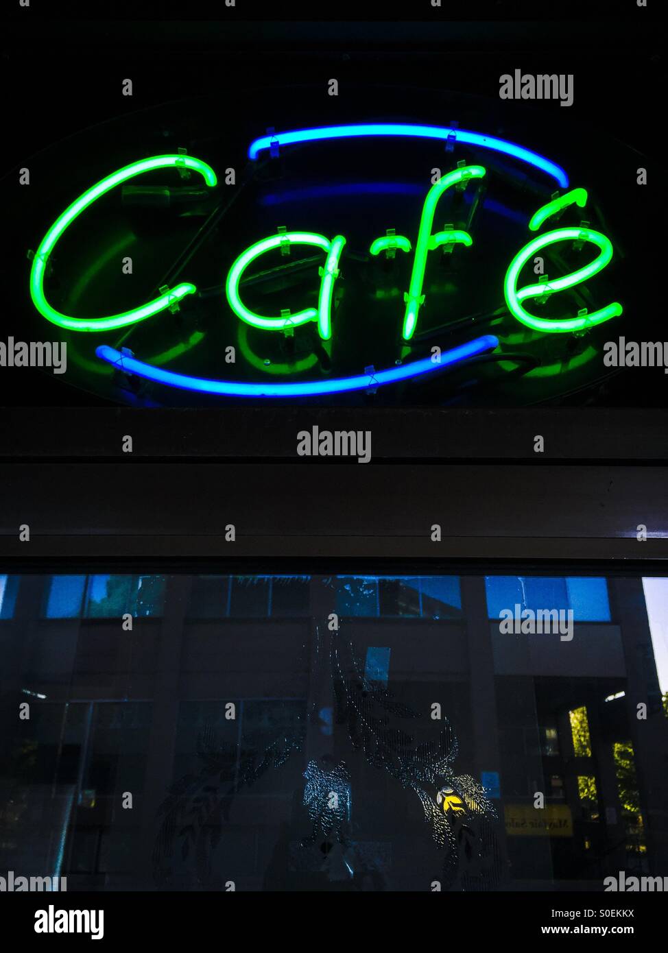 Blue and black backdrop hi-res stock photography and images - Alamy