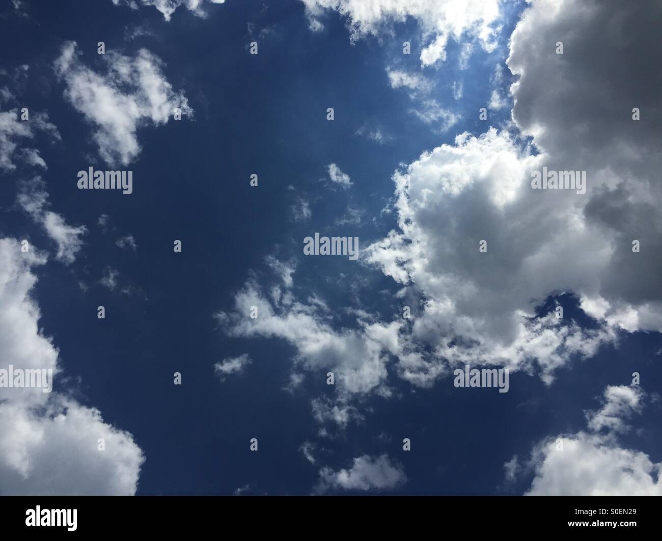 Cielo azul hi-res stock photography and images - Alamy