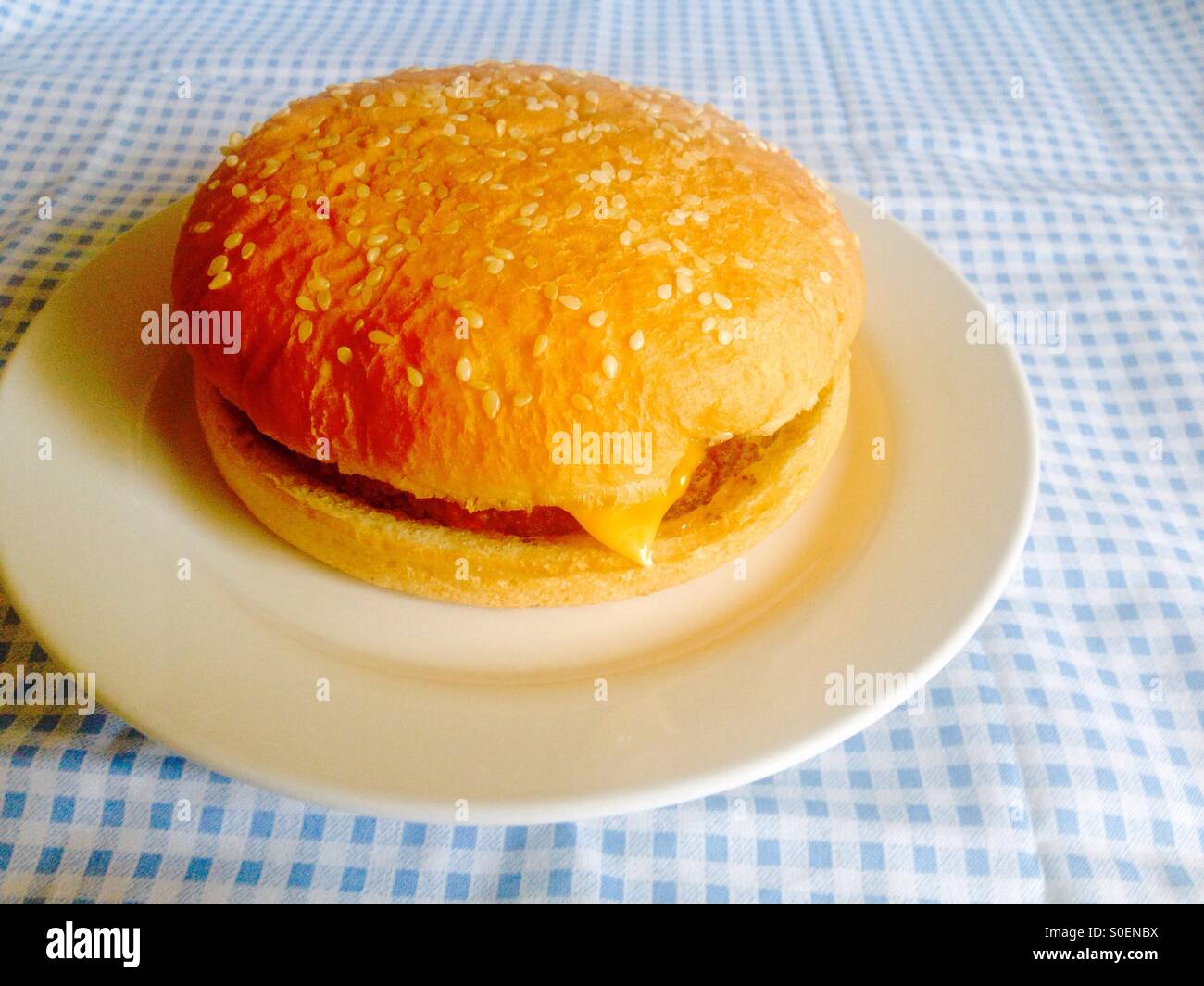 Quarter pounder burger hi-res stock photography and images - Alamy