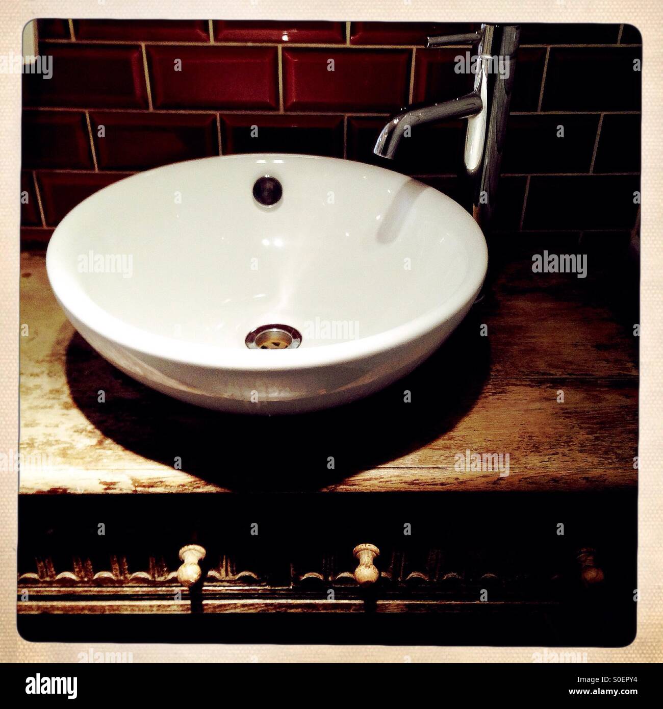 Victorian wash basin and toilet hi-res stock photography and images - Alamy