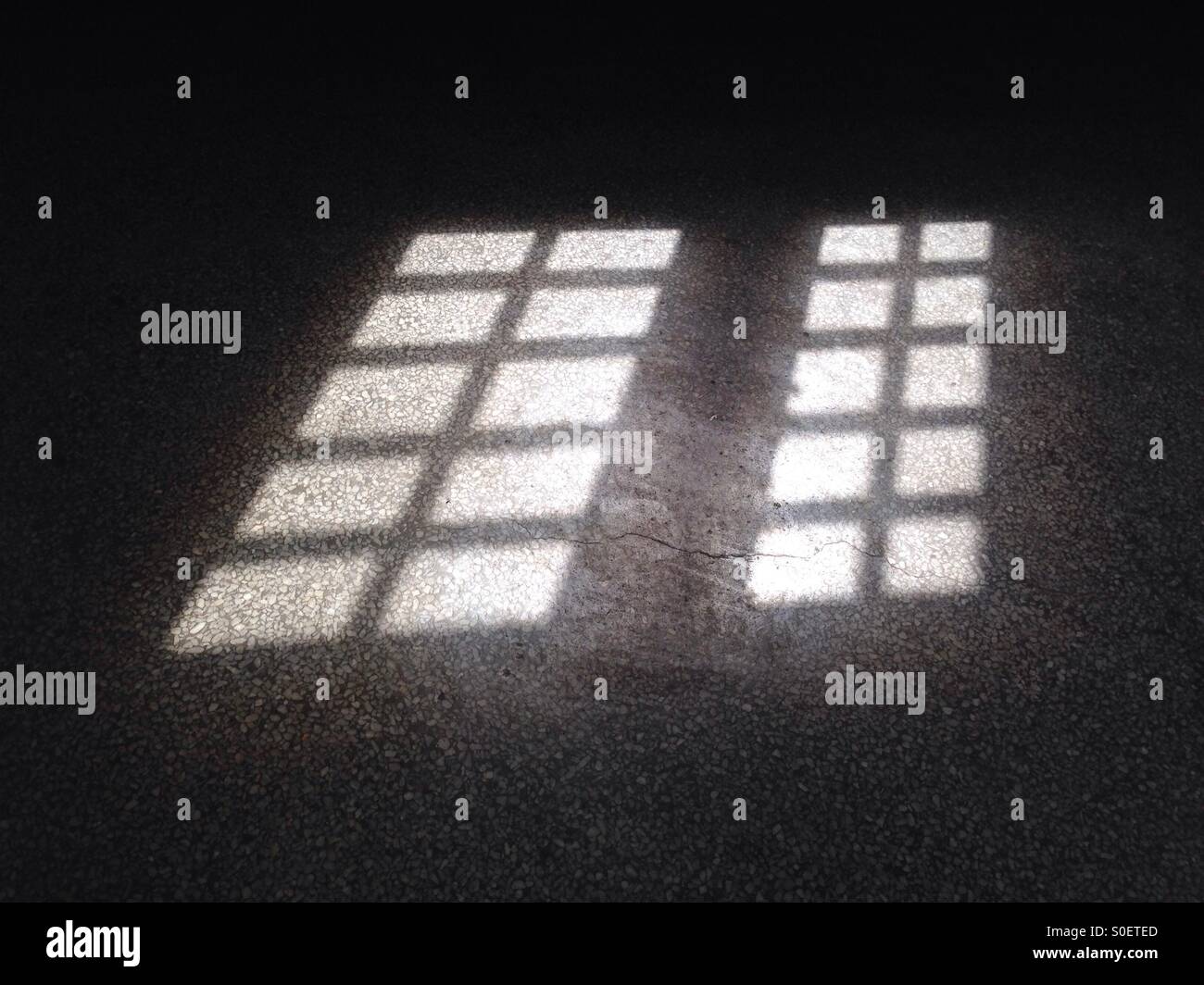 Reflections through windows hi-res stock photography and images - Alamy