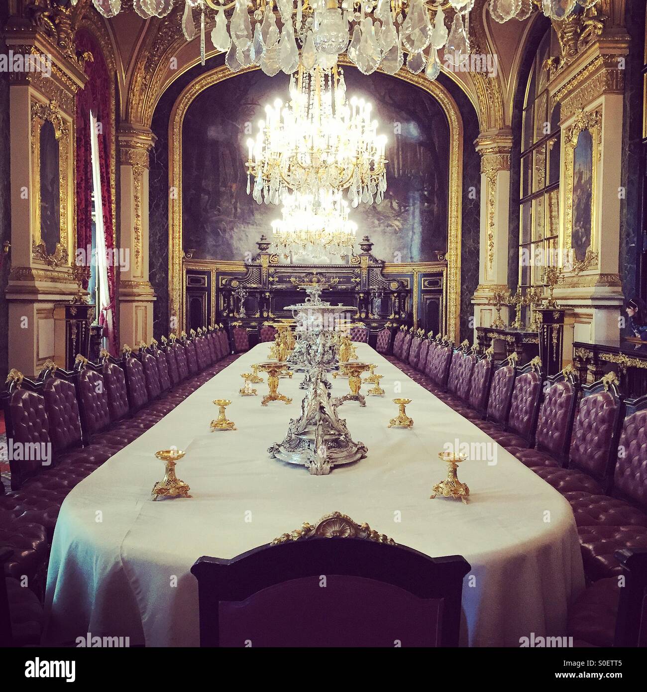 Inside the louvre museum hi-res stock photography and images - Alamy