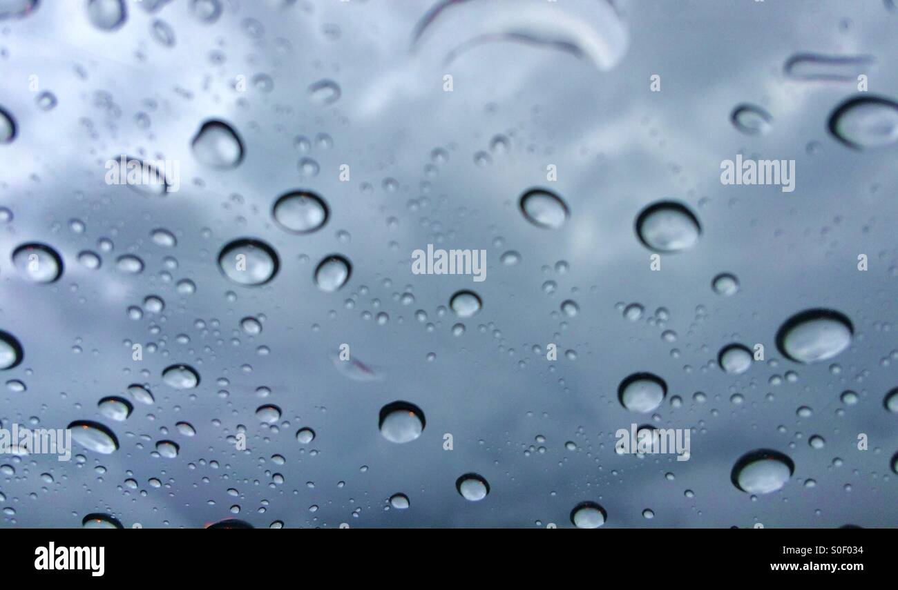 Raindrop texture hi-res stock photography and images - Alamy
