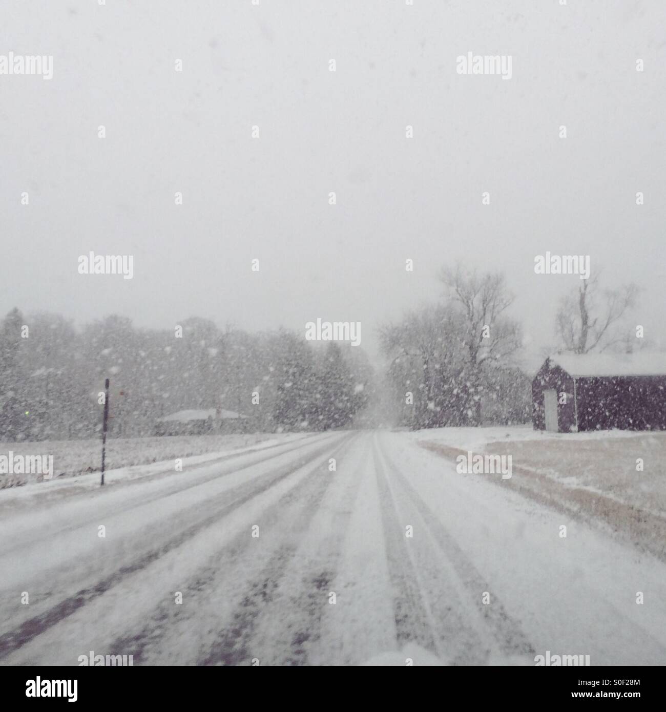 Snowy morning drive to work. North central Illinois Stock Photo - Alamy